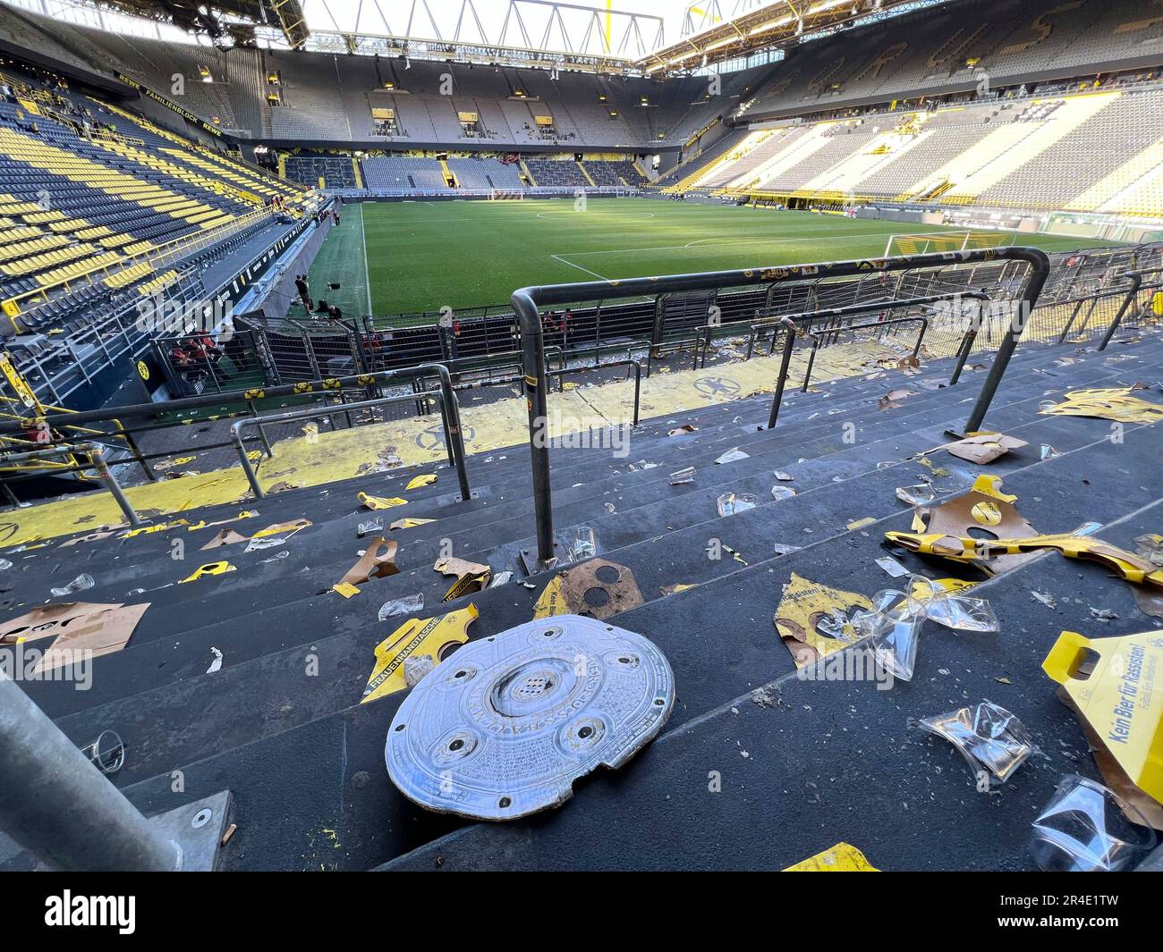 Formation borussia dortmund hi-res stock photography and images - Alamy