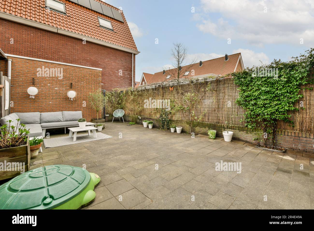 Area ground behind new hi-res stock photography and images - Alamy
