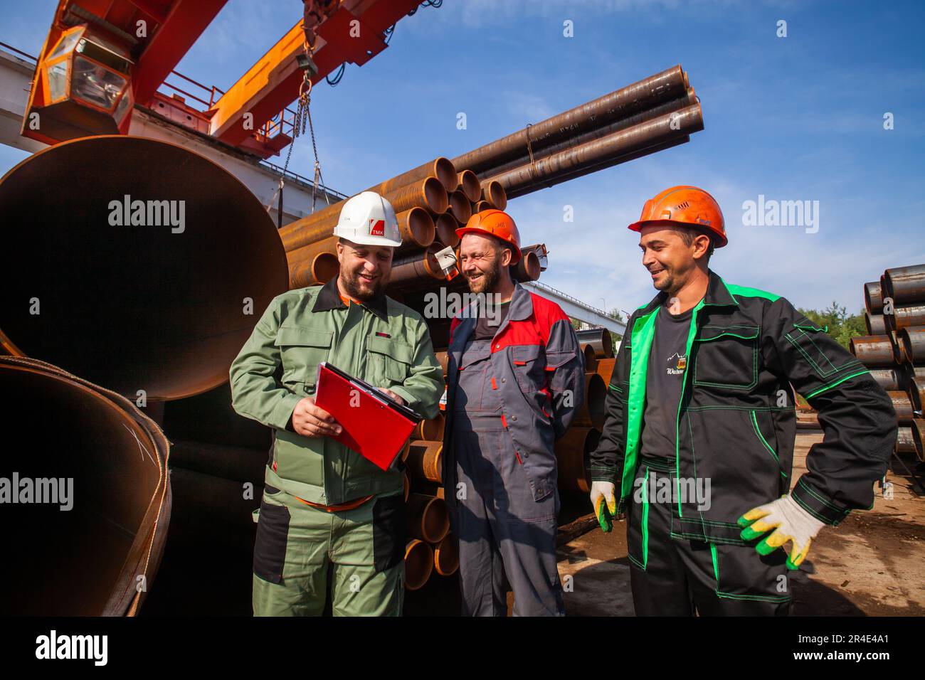 Professional engineer workers teamwork hi-res stock photography and ...