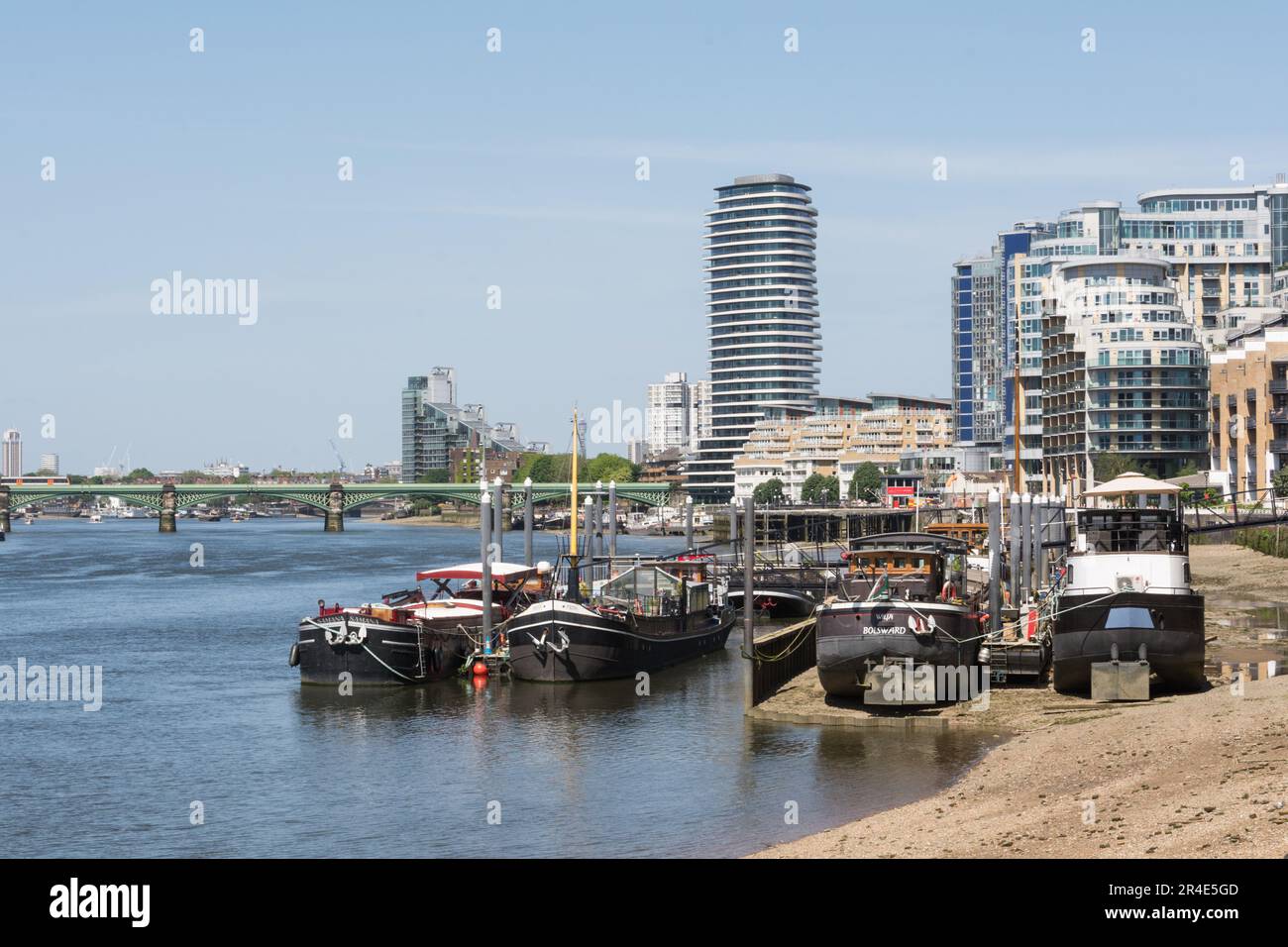 Houseboats and apartments on Clove Hitch Quay, Clapham Junction, London ...