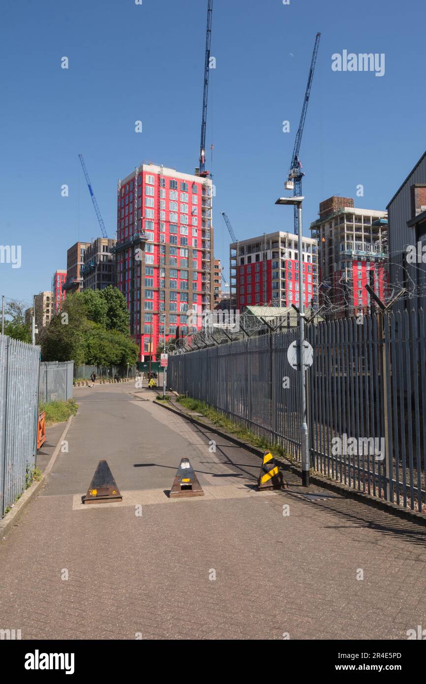 McAleer & Rushe apartment buildings under construction on Smugglers Way ...