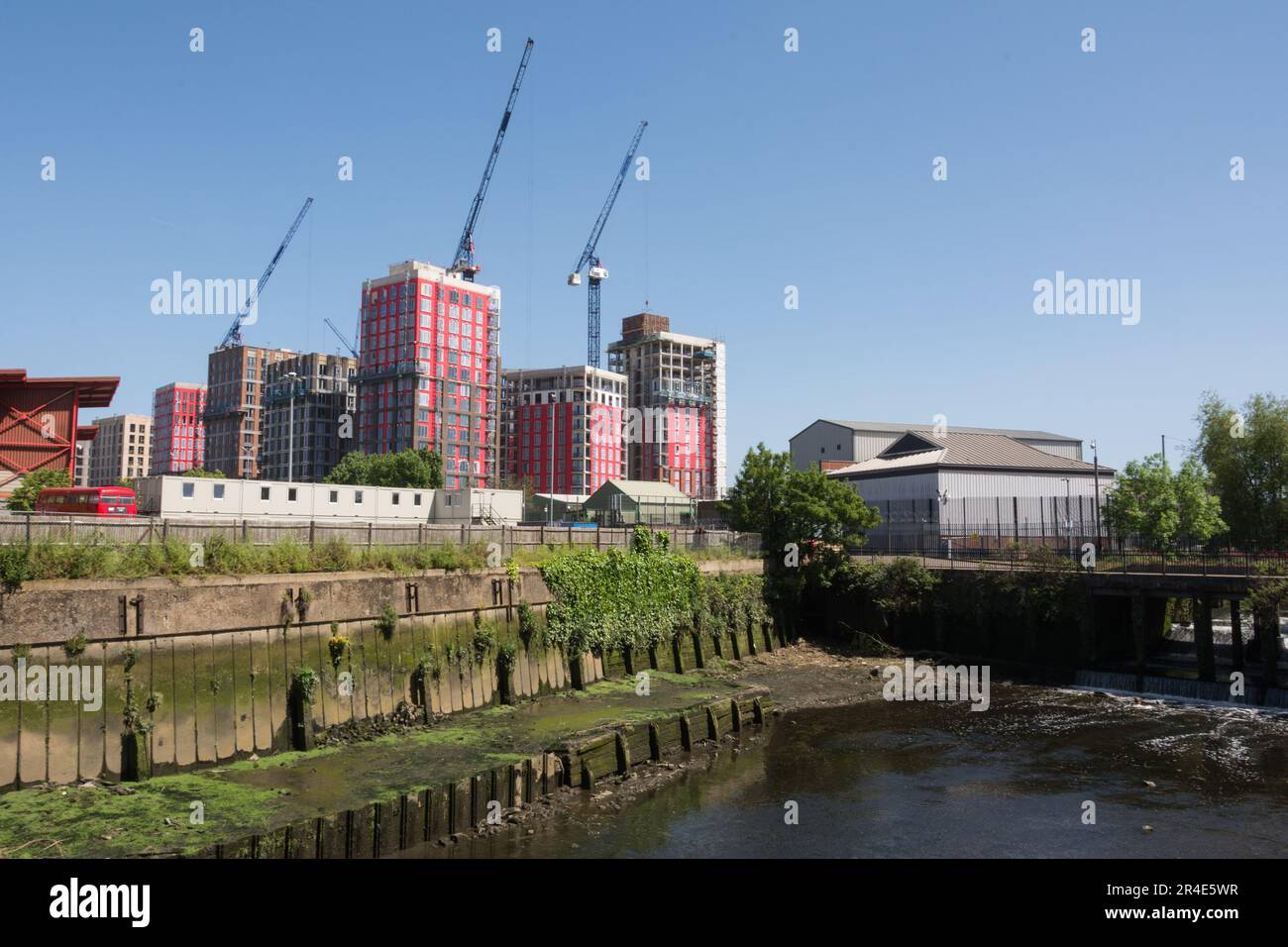 McAleer & Rushe apartment buildings under construction on Smugglers Way ...