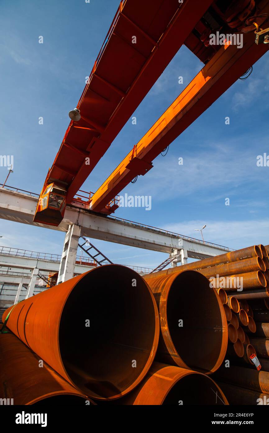 Warehouse crane hi-res stock photography and images - Alamy