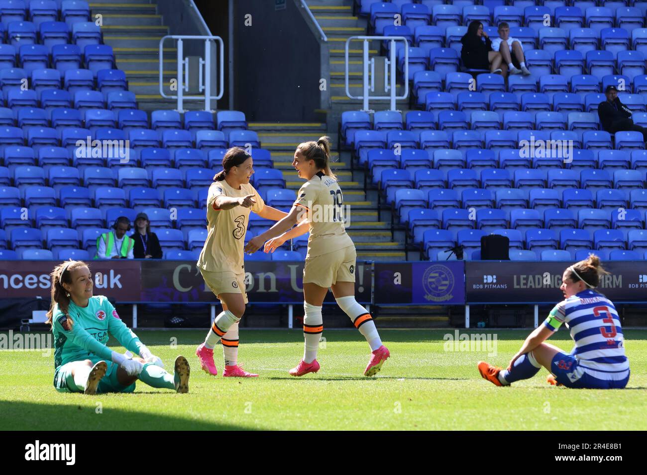 Grace moloney sam kerr hi-res stock photography and images - Alamy