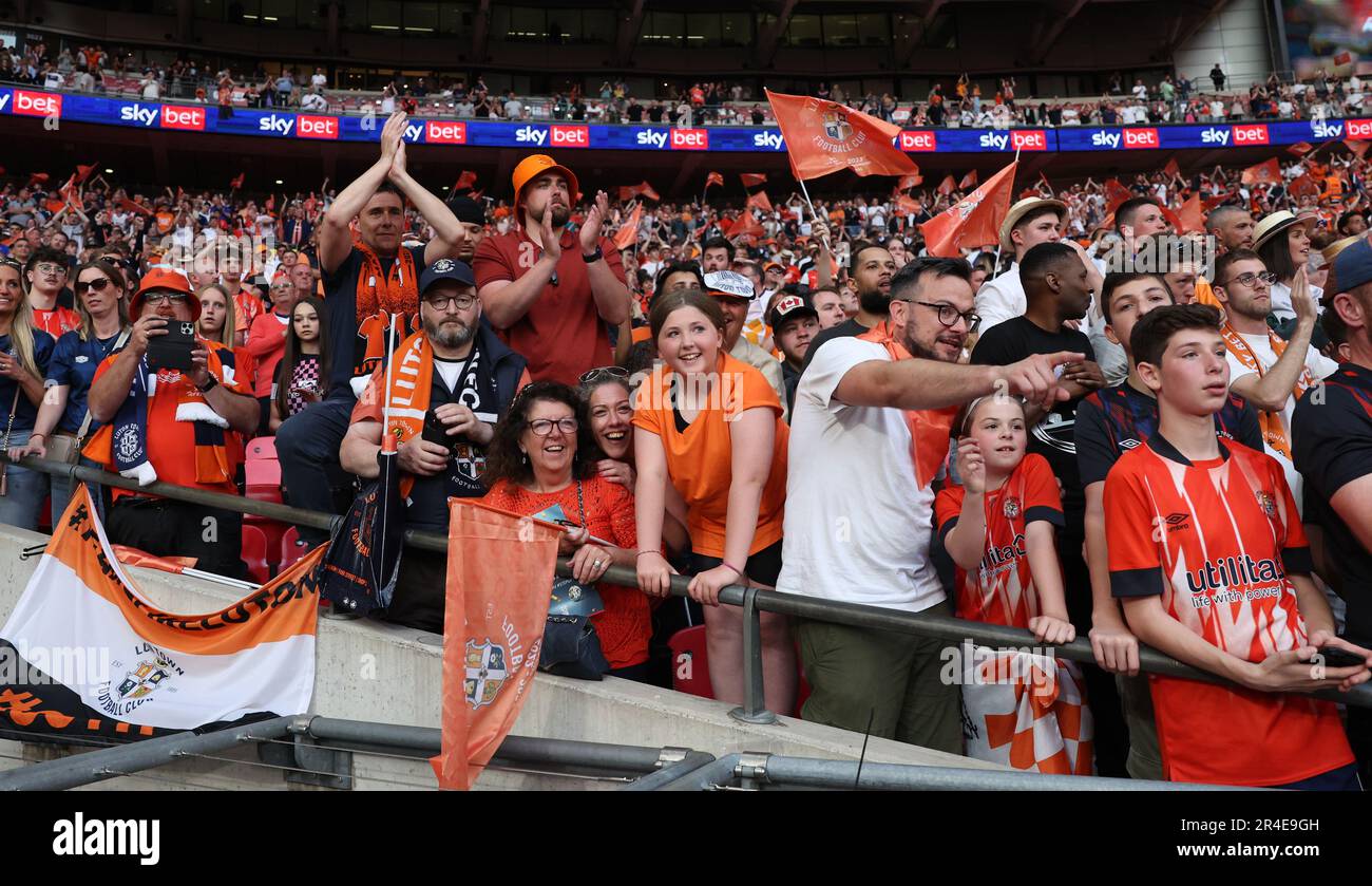 Luton town fans hi-res stock photography and images - Alamy