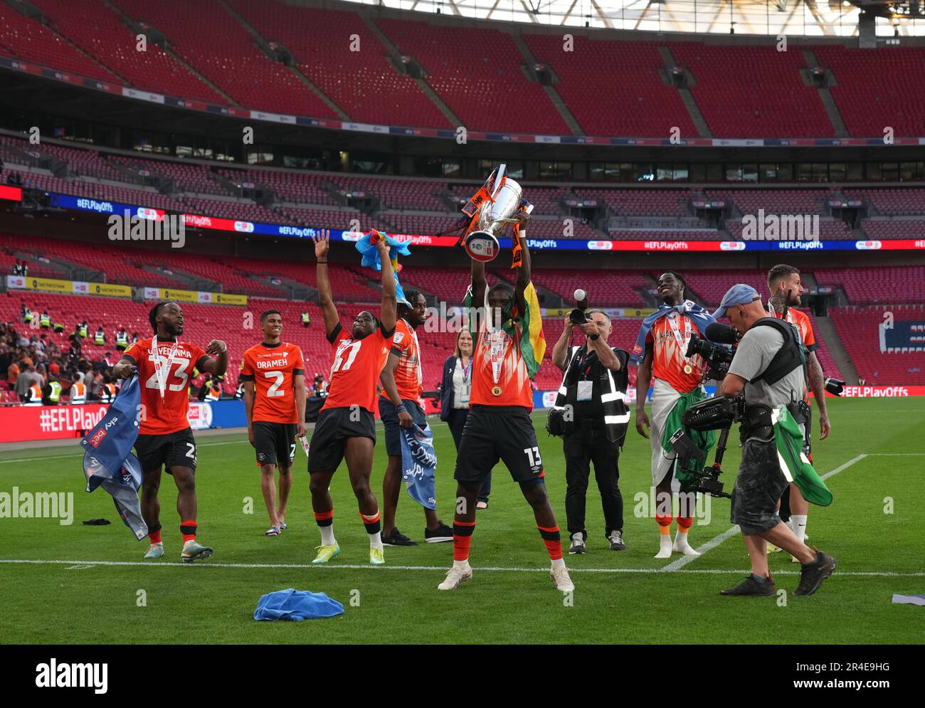 Luton Town’s Marvelous Nakamba lifts the trophy following victory ...