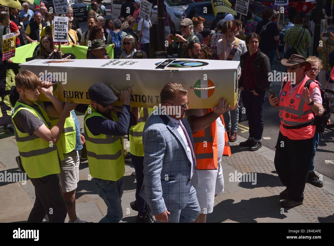 London, England, UK. 27th May, 2023. Irish Travellers hold a symbolic ...