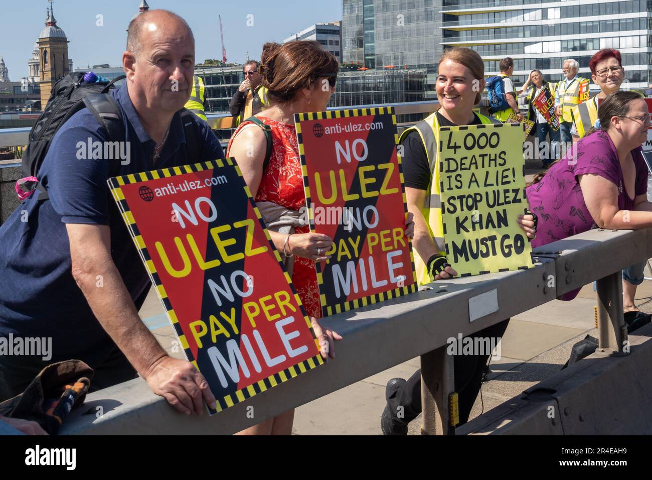 London Uk 27 May 2023 Protesters Lined Both Sides Of London Bridge