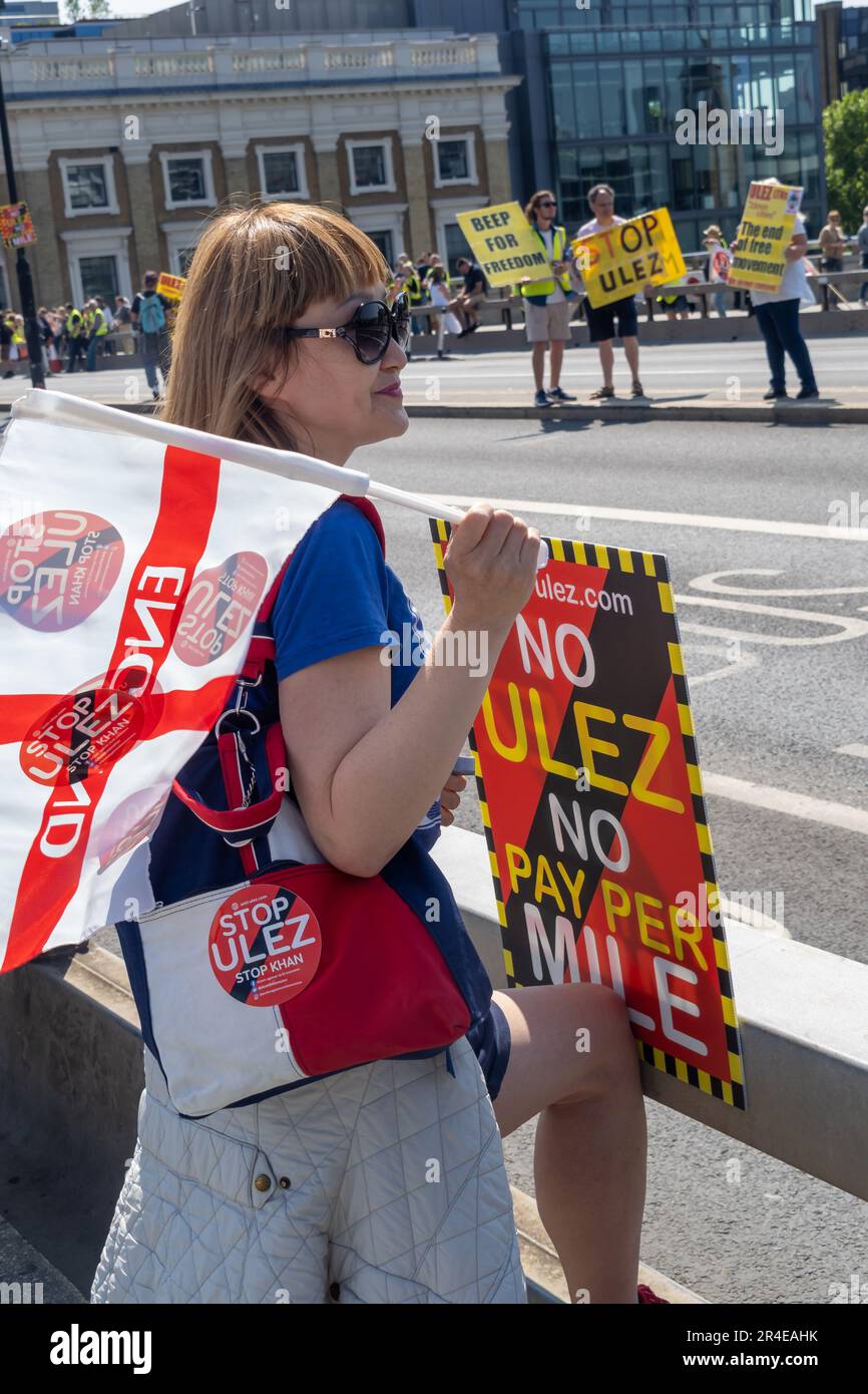 London Uk 27 May 2023 Protesters Lined Both Sides Of London Bridge
