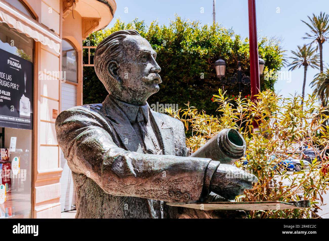 Monument to the architect Enrique Nieto y Nieto, sculptural memorial by ...