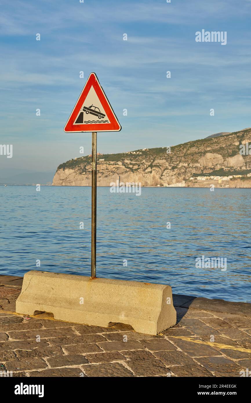 Car cliff falling hi-res stock photography and images - Alamy