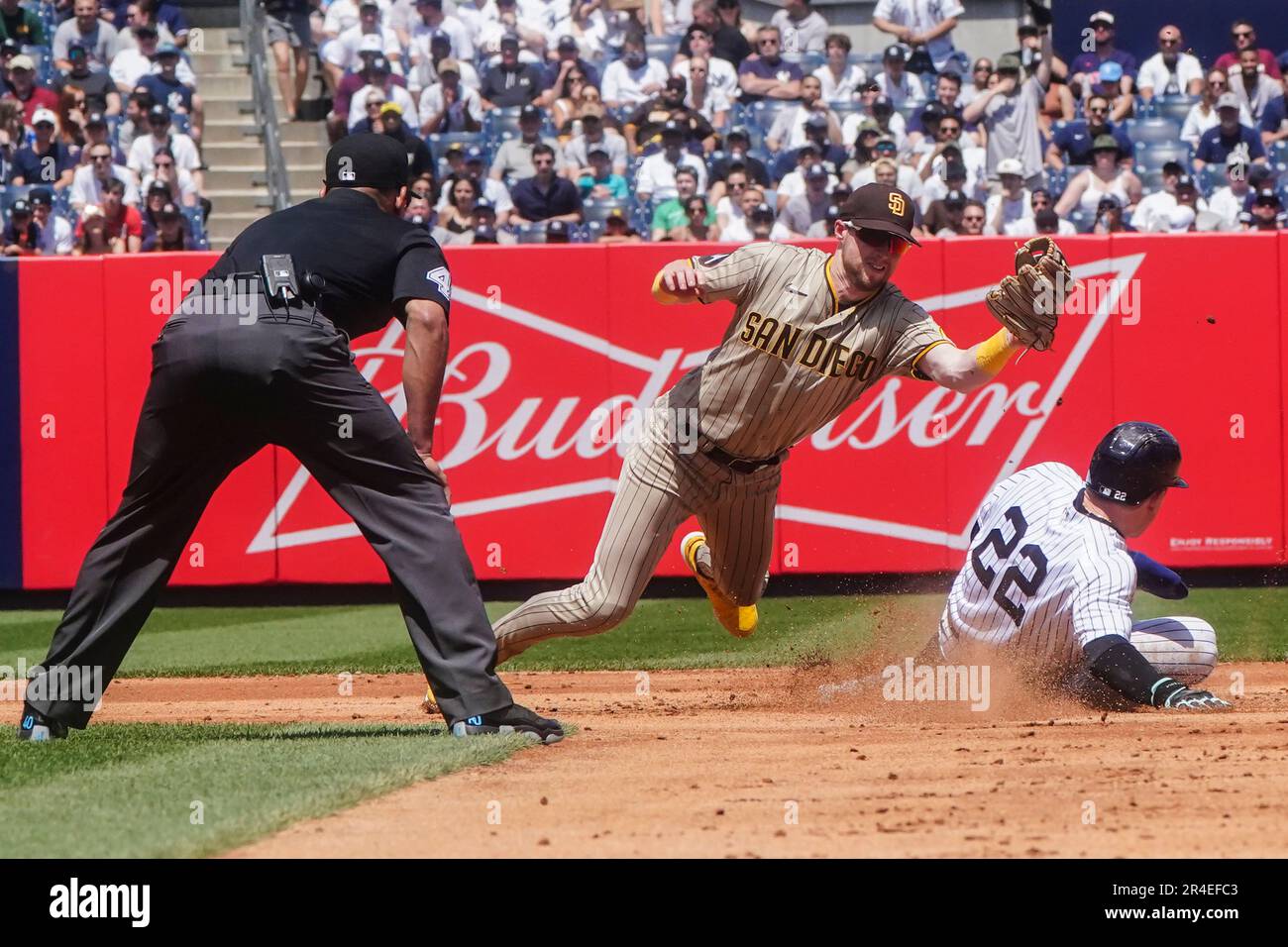 San Diego Padres' Jake Cronenworth, center, tags out New York Yankees ...