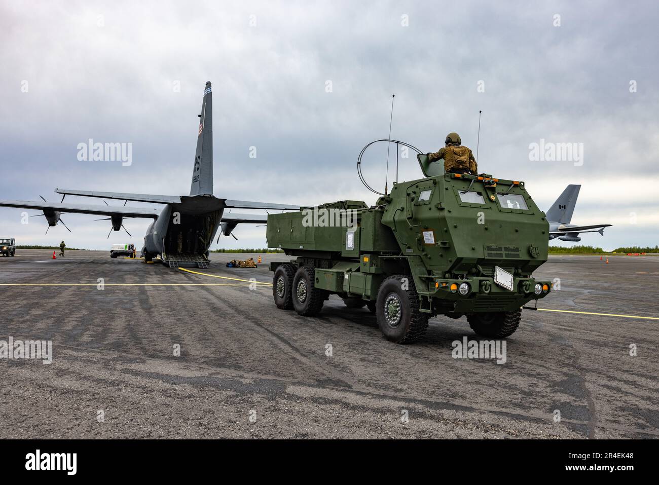 U.S. Marines with Hotel Battery, 2nd Battalion, 10th Marines, 2d Marine ...