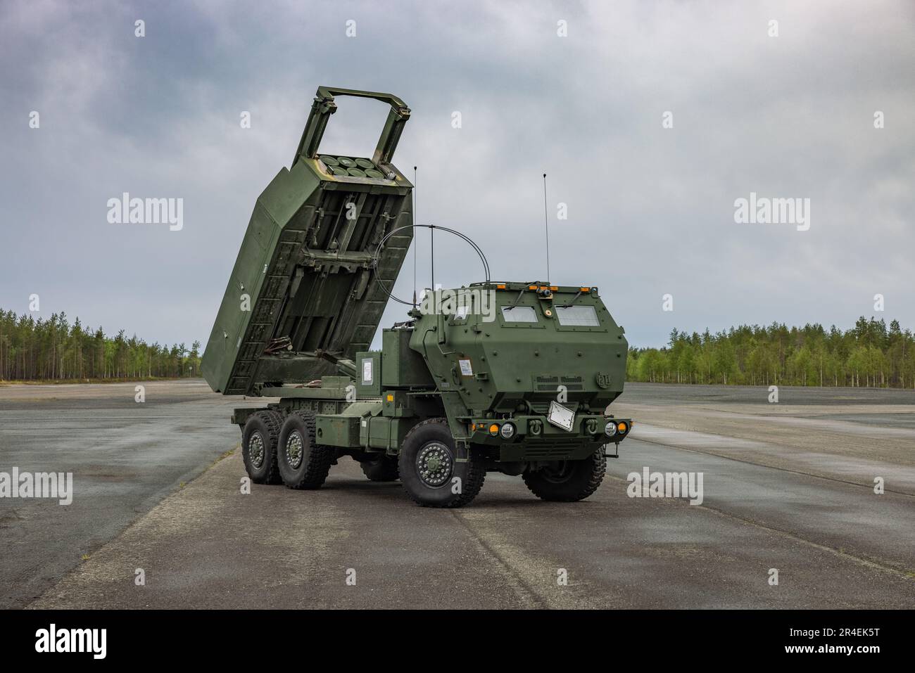 U.S. Marines with Hotel Battery, 2nd Battalion, 10th Marines, 2d Marine ...