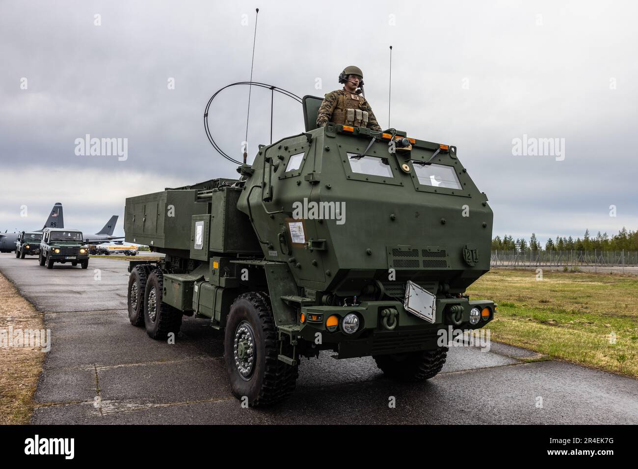 U.S. Marines with Hotel Battery, 2nd Battalion, 10th Marines, 2d Marine ...