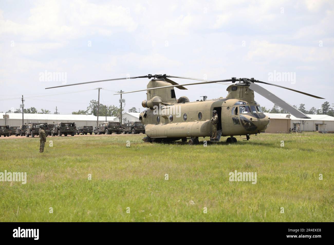 A CH-47 Chinook helicopter of Bravo Co., 2nd Battalion, 104th Aviation ...