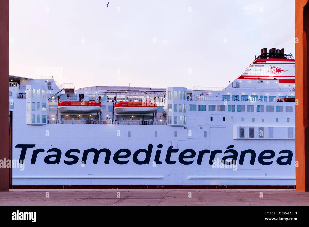 Water transport africa ferry hi-res stock photography and images - Alamy