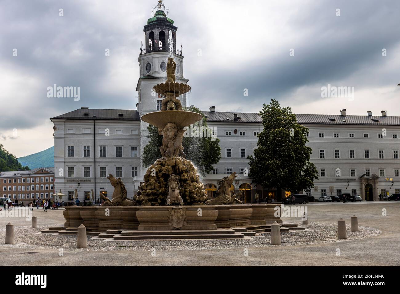 Residence fountain at the Residenzplatz in Salzburg, Austria Stock ...