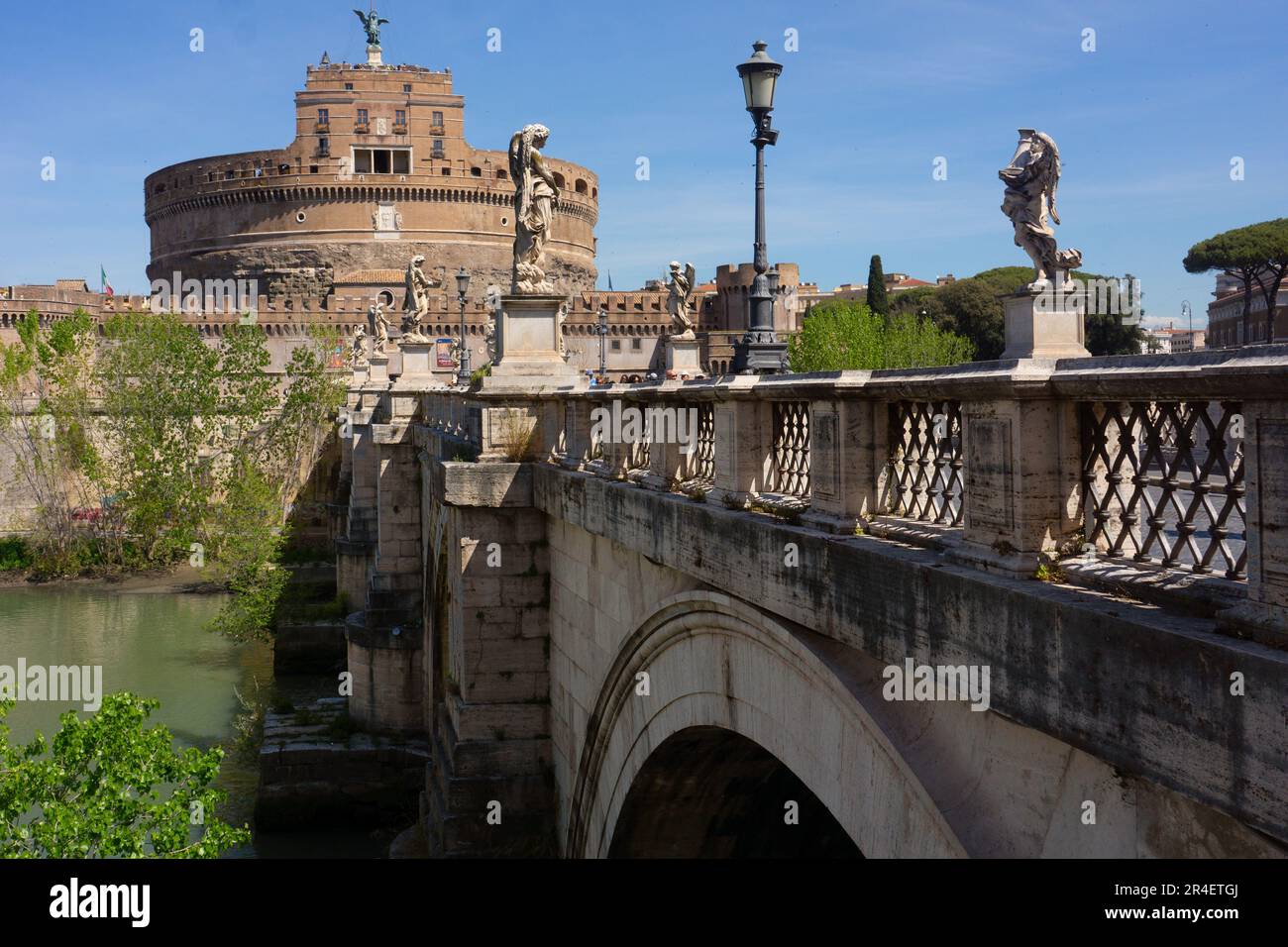 Ancient roman bridge that spans the tiber river hi-res stock ...