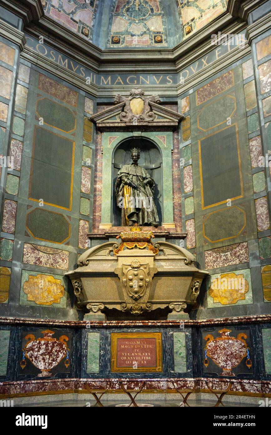 Statue & sarcophagus of Cosimo II in the Chapel of Princes, in San ...