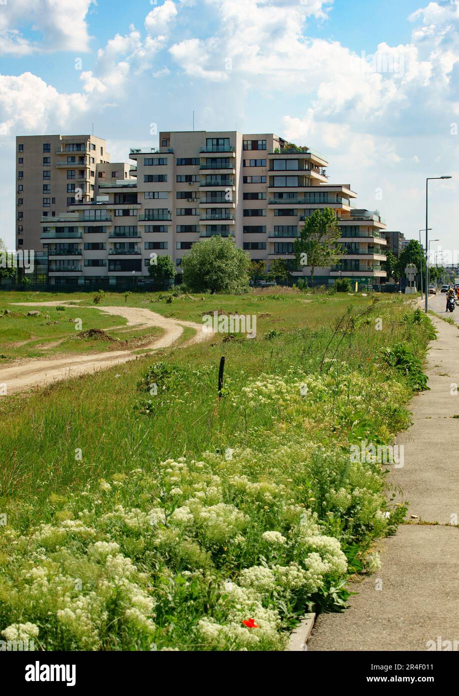 On block of vacant land hi-res stock photography and images - Alamy
