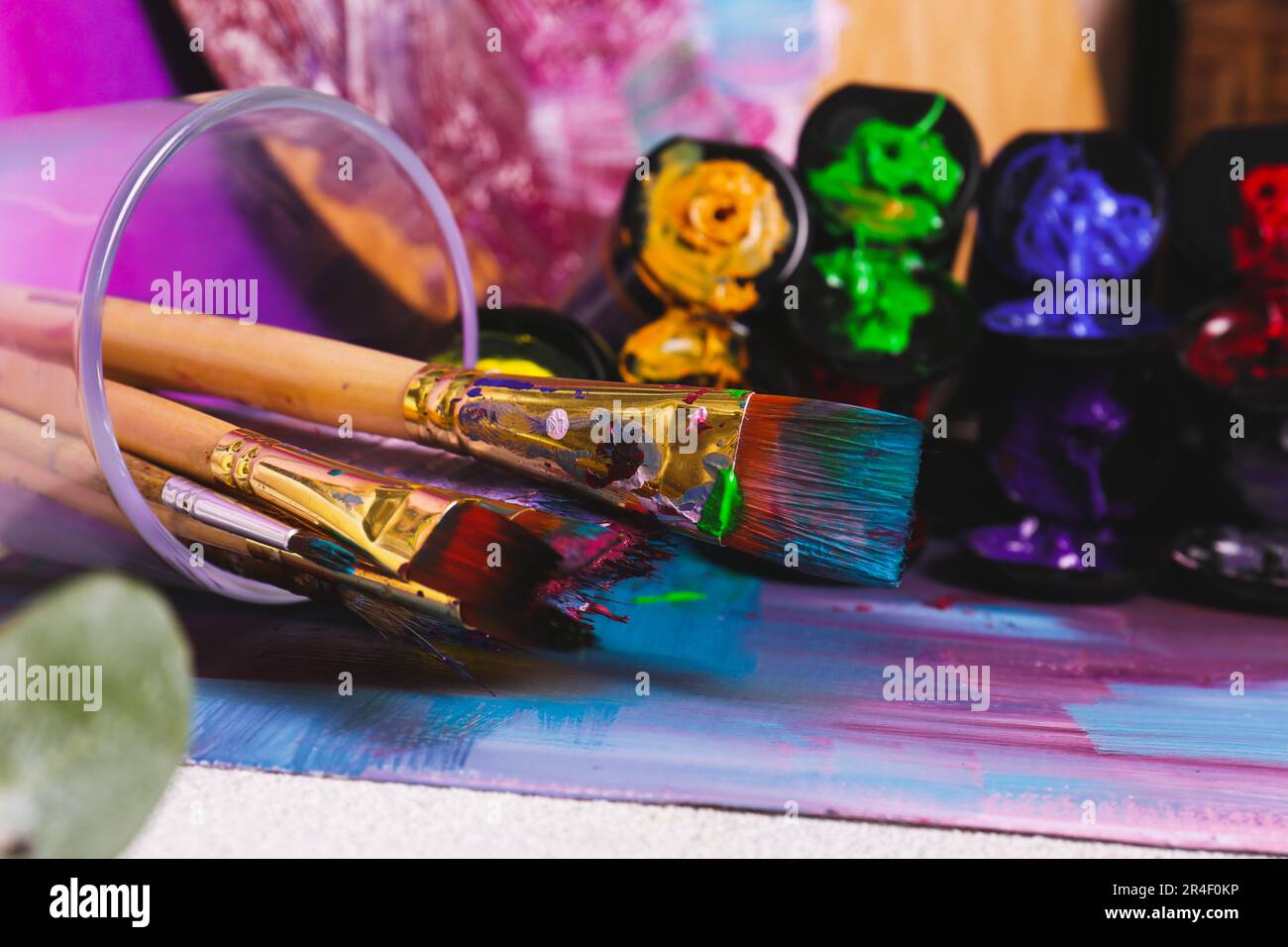 Paint brushes canvas room hi-res stock photography and images - Alamy