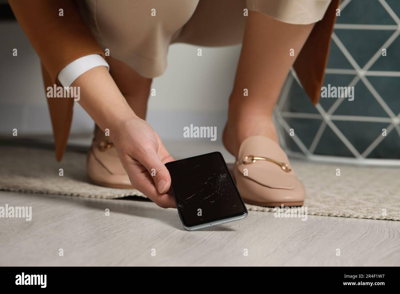 Phone cracked glass feet hi-res stock photography and images - Alamy