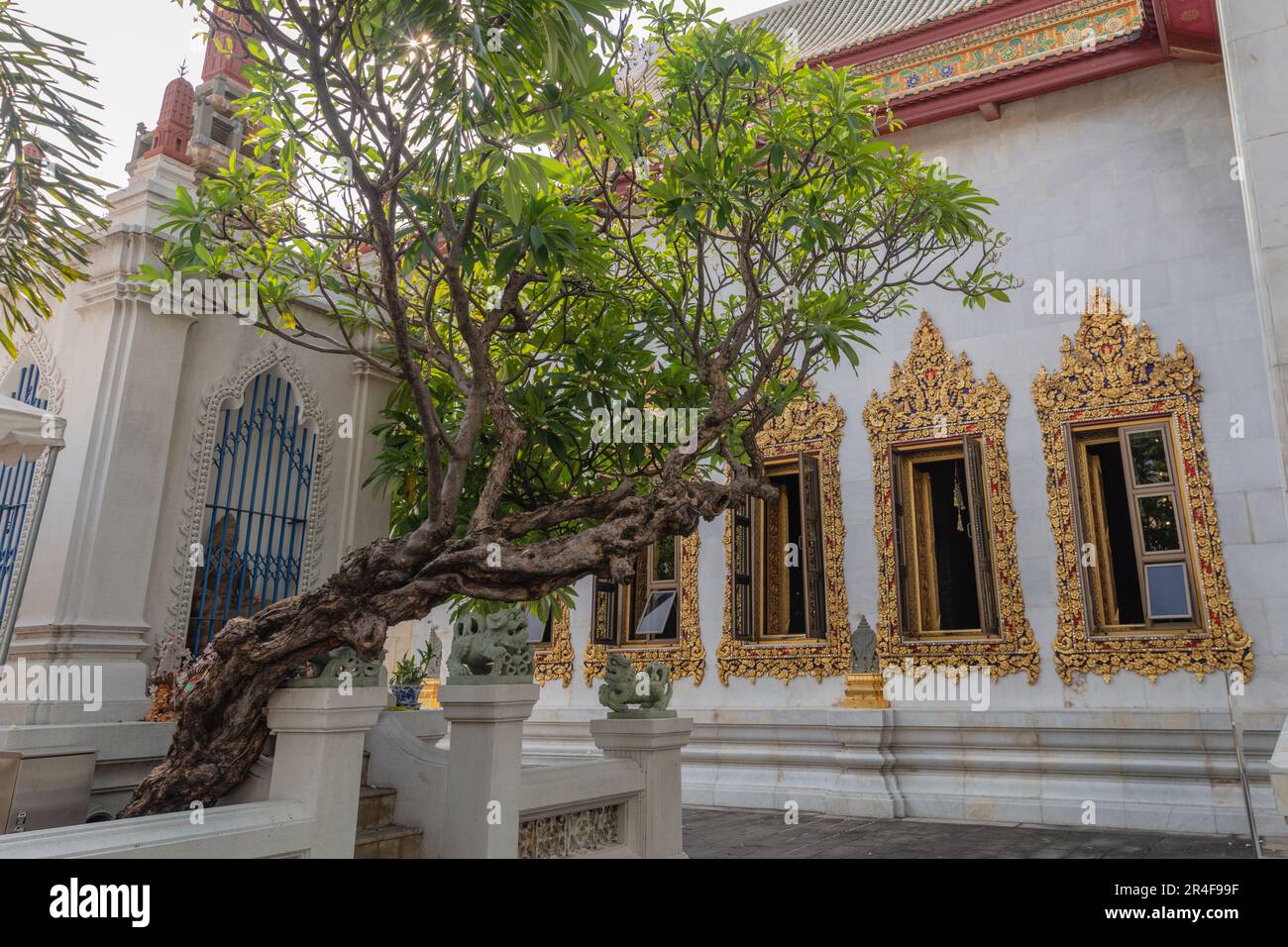 Chinese traditional windows chinese temple hi-res stock photography and ...
