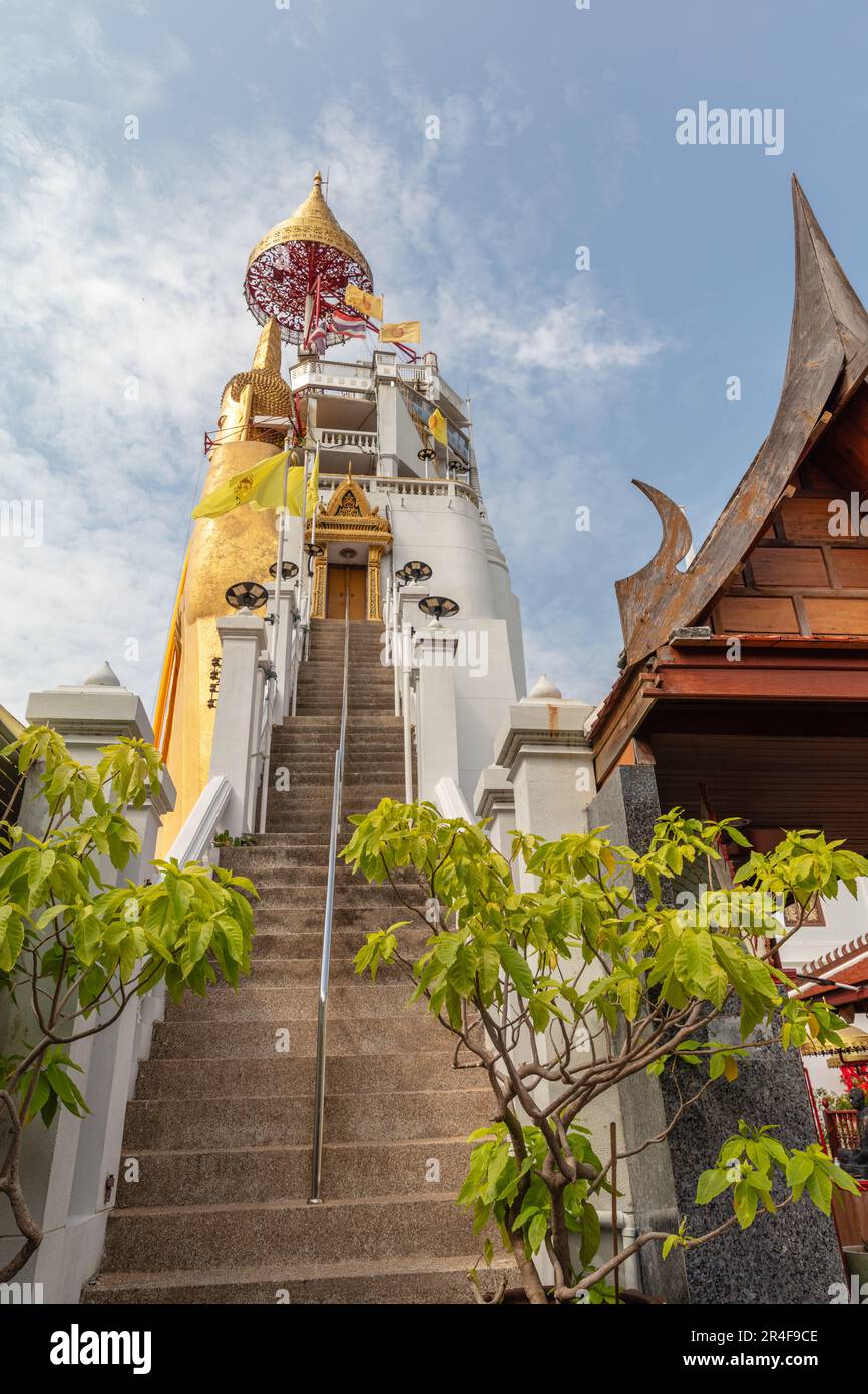 Giant standing Buddha statue known as Luang Pho To (Phra Si ...