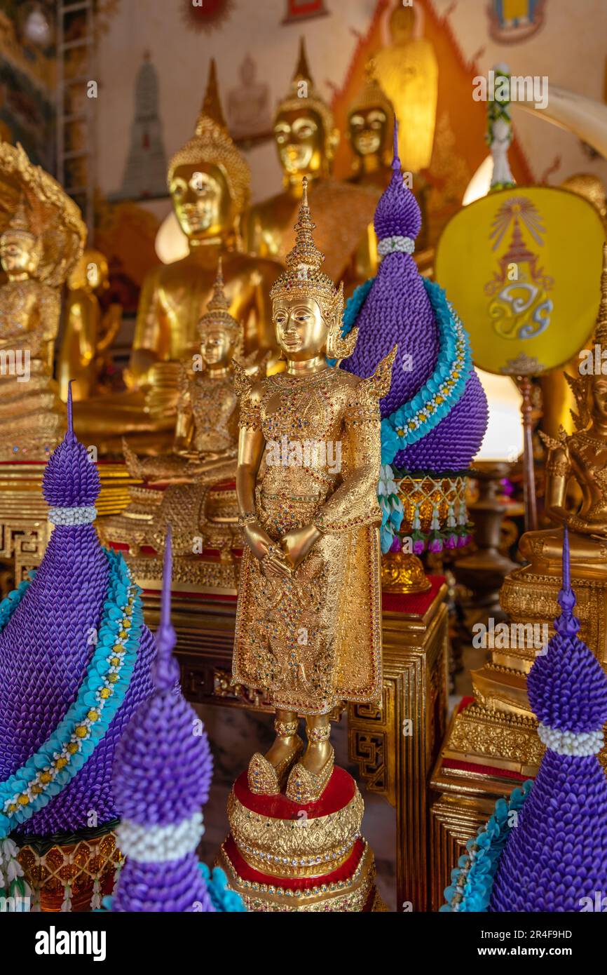 Buddha statues in ubosot (ordination hall) of Wat Intharawihan (Wat ...