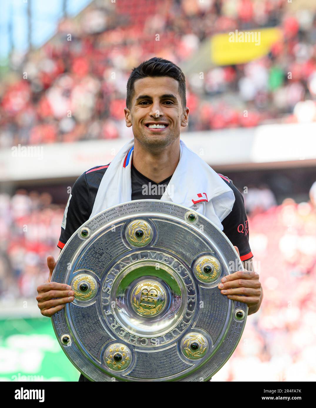 Joao cancelo bayern trophy hi-res stock photography and images - Alamy