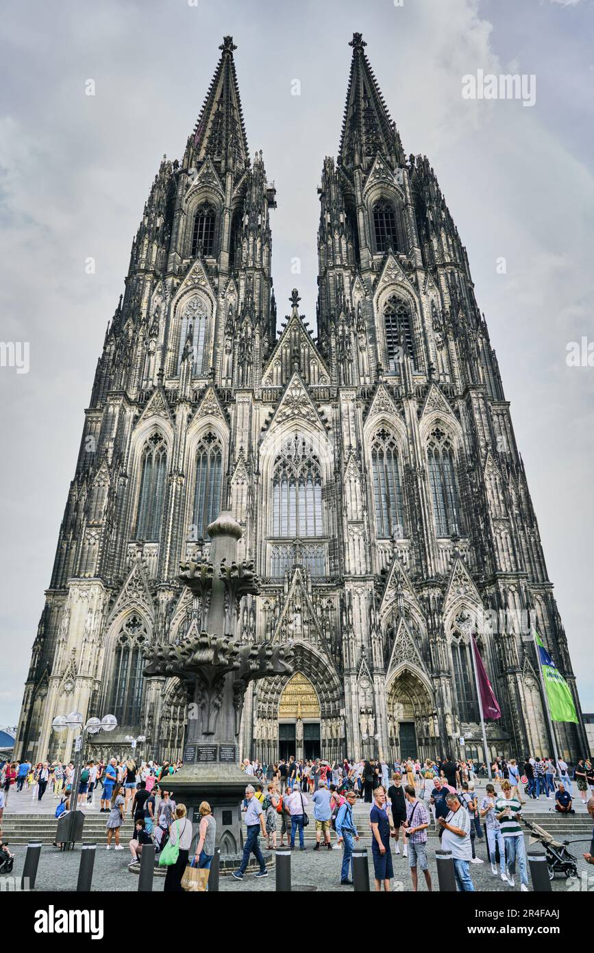 Tourist surround the Magnificent Gothic Cologne Cathedral and it's twin ...