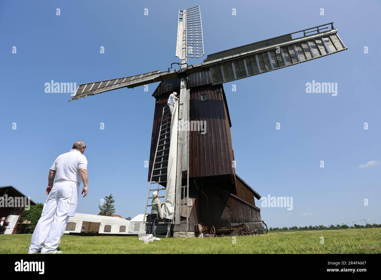 Danstedt, Germany. 26th May, 2023. Members of the mill association set ...