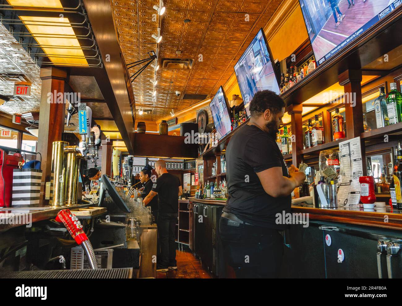 Barmaid behind counter hi-res stock photography and images - Alamy