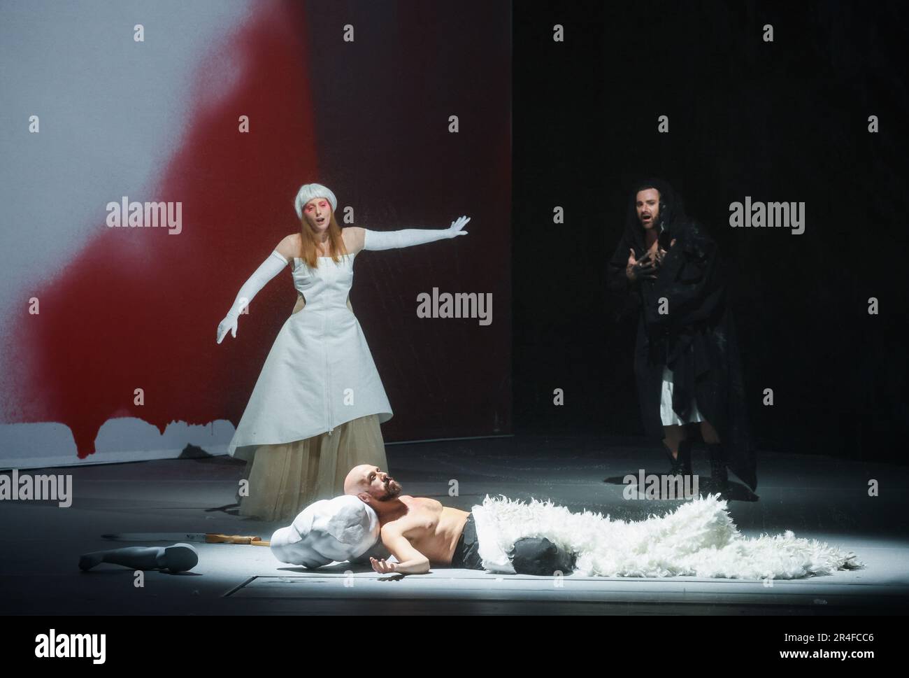 Hamburg, Germany. 24th May, 2023. Layla Claire (l) as Venere, Evan ...
