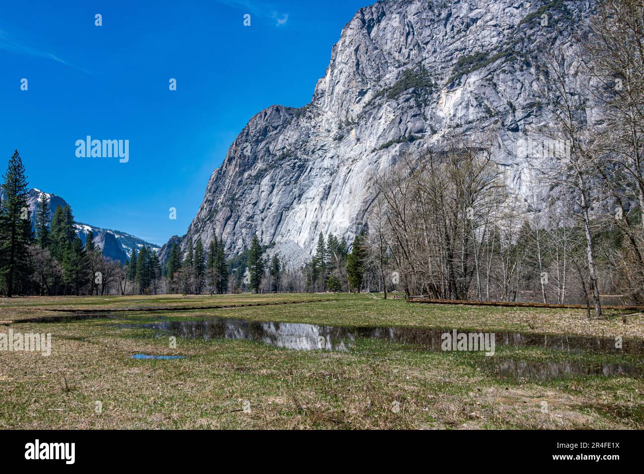 Yosemite springtime blue sky hi-res stock photography and images - Alamy