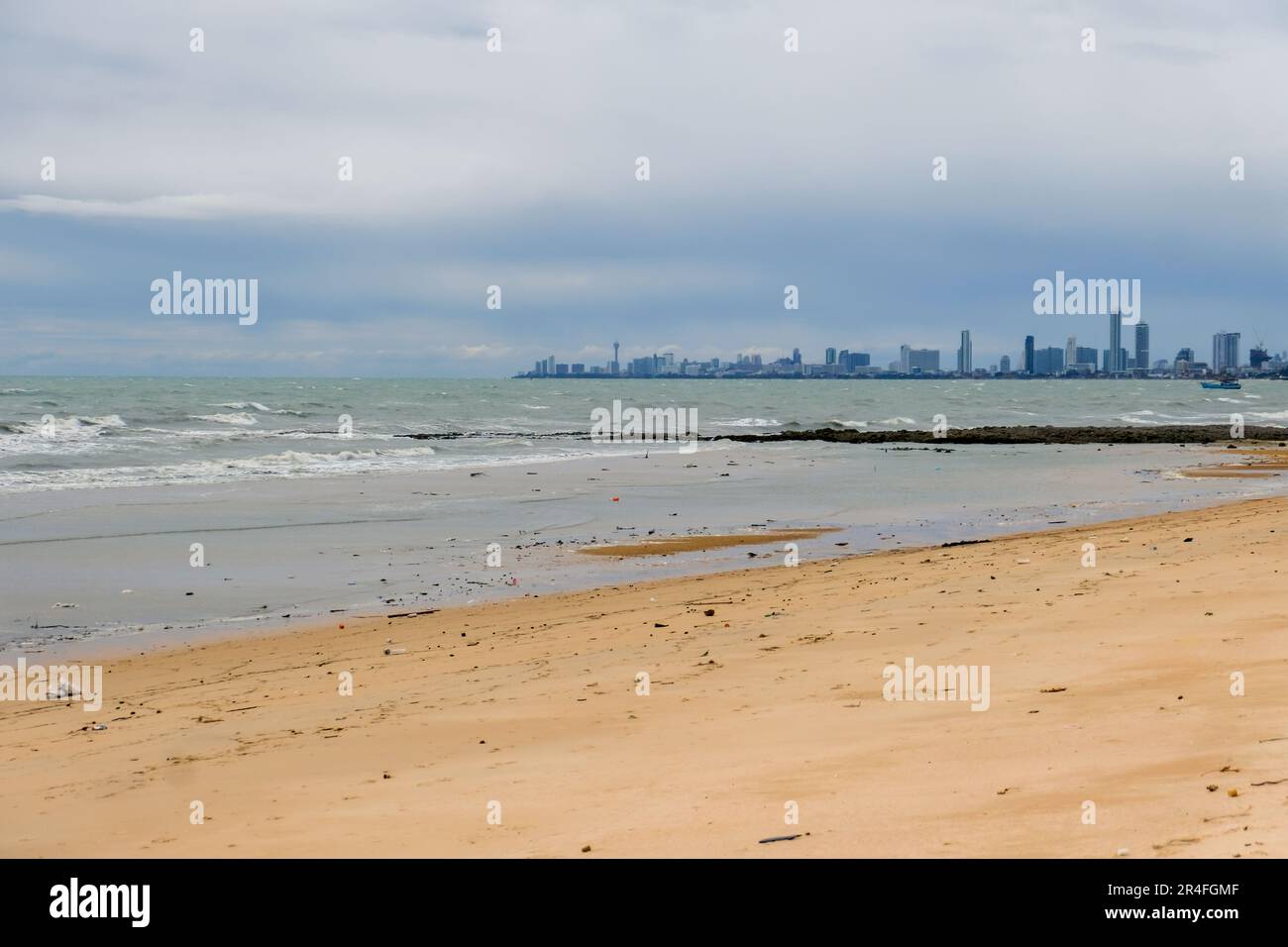 Horizontal line of the beach, in Pattaya, Thailand Stock Photo - Alamy