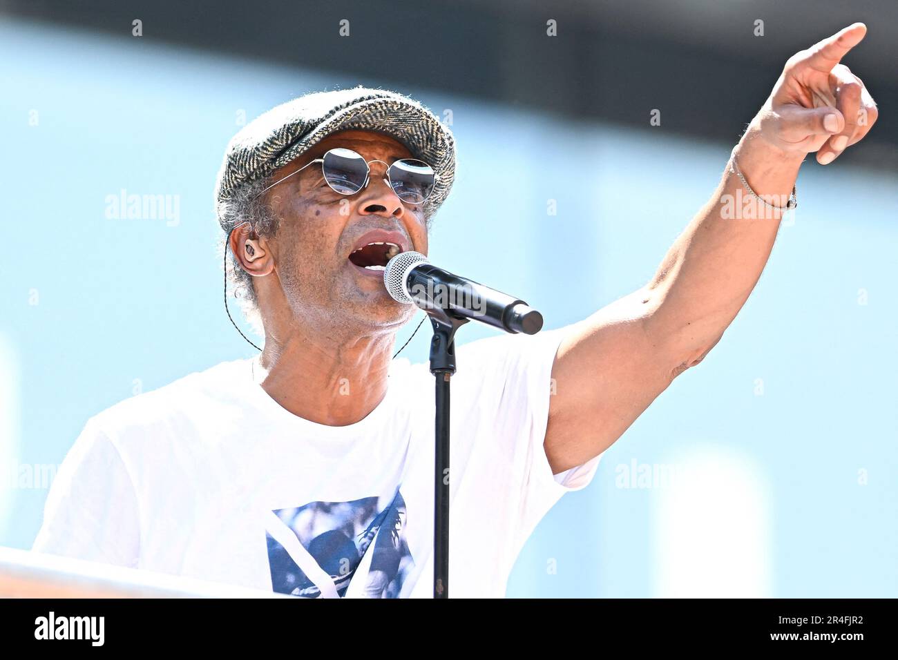 Yannick Noah during a live concert on Philippe Chatrier center court ...