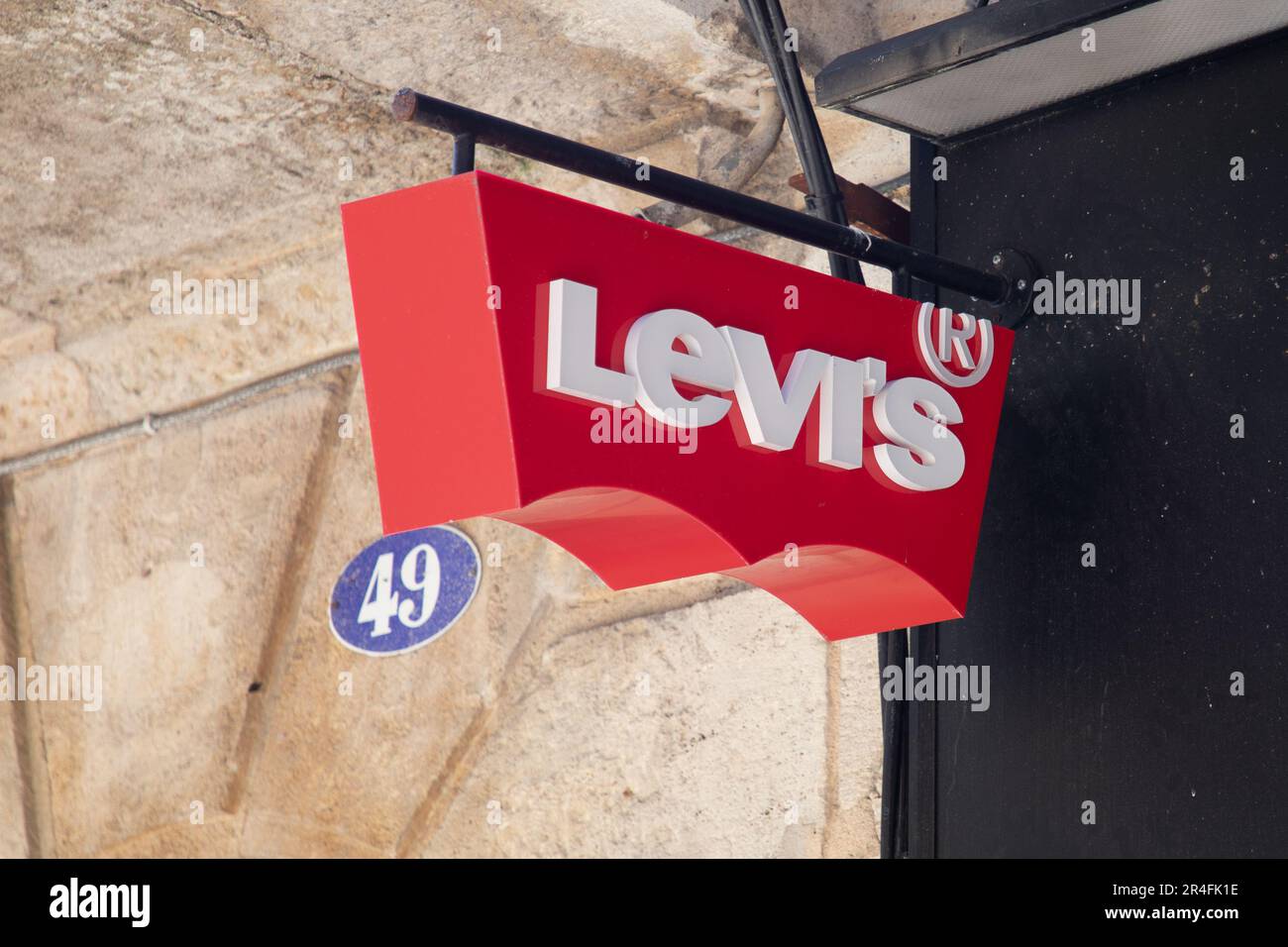 Bordeaux , Aquitaine France - 05 09 2023 : Levi's Jeans sign logo and text brand front wall ...