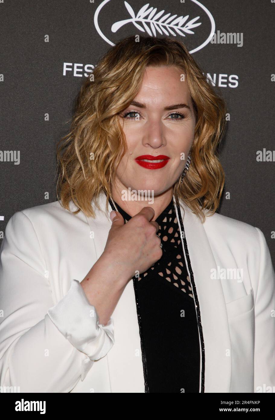 Kate Winsletattends the the L’Oreal - Light on Women Award Dinner ...