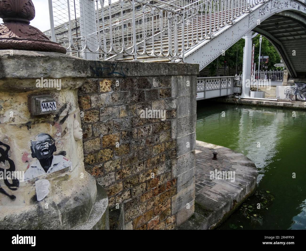 Travel image of the last remaining metal lift bridge in Paris, the Pont ...