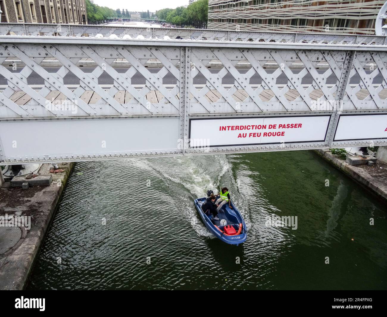 Travel image of the last remaining metal lift bridge in Paris, the Pont ...