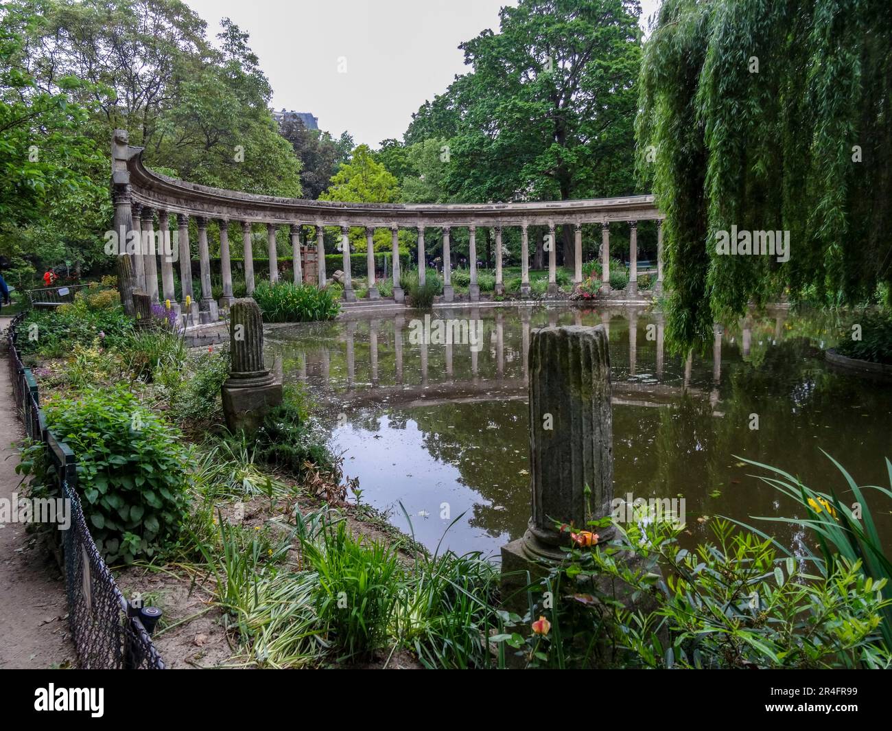 Architectural classical Corinthian pillars in the beautiful Parc ...