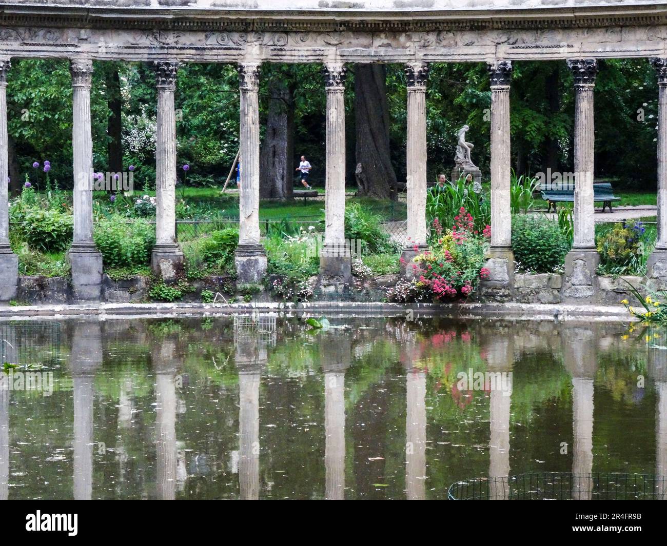 Architectural classical Corinthian pillars in the beautiful Parc ...