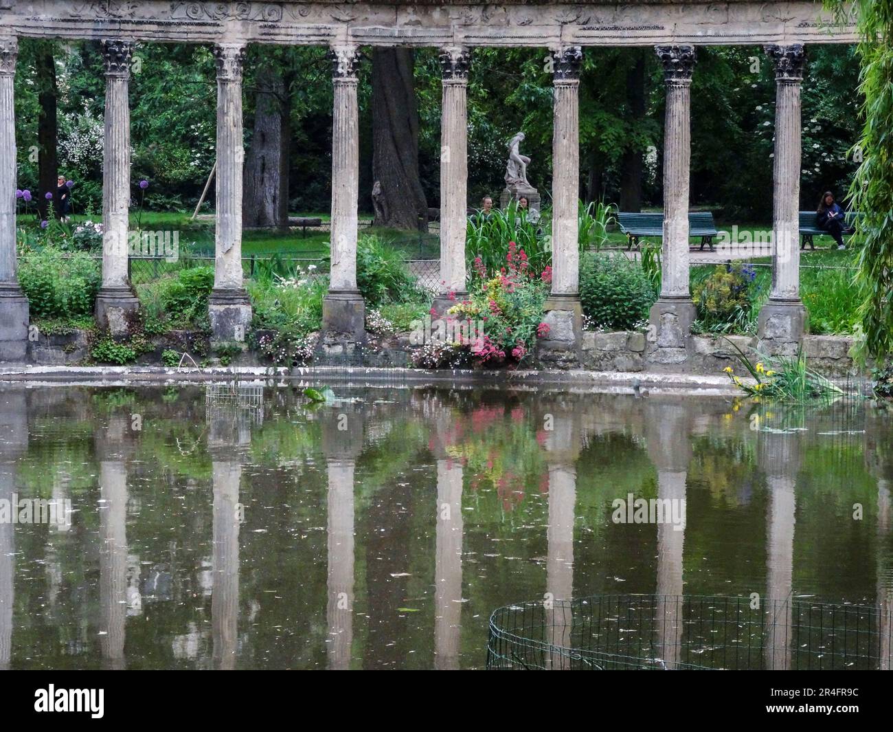 Architectural classical Corinthian pillars in the beautiful Parc ...