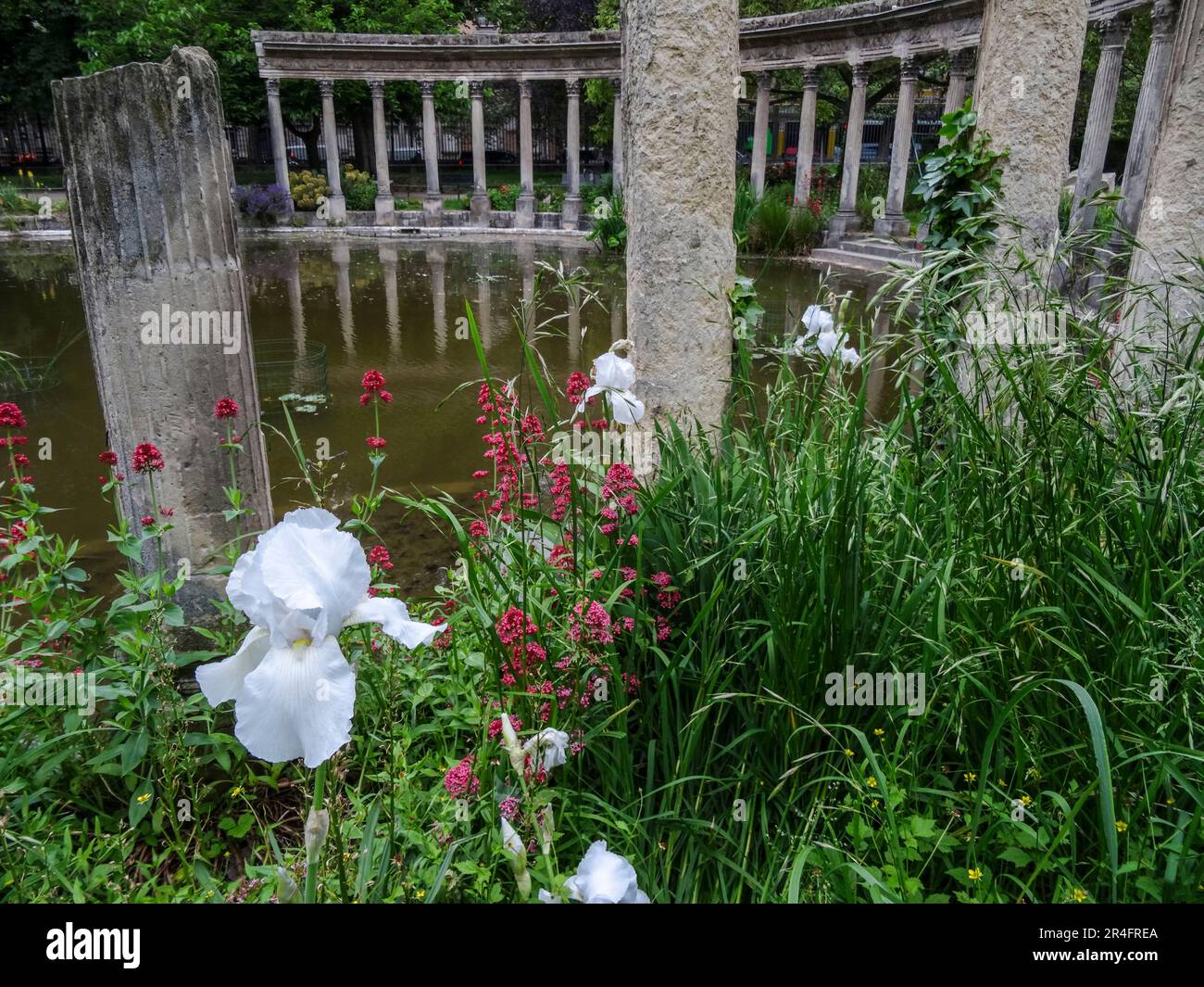 Architectural classical Corinthian pillars in the beautiful Parc ...