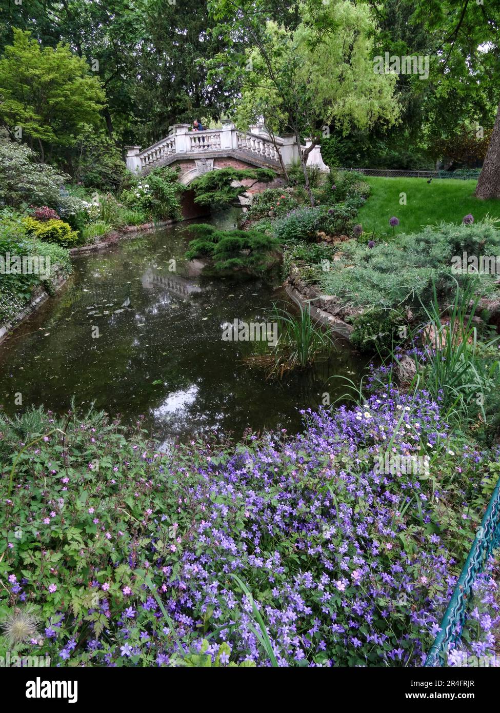Intimate high resolution urban landscape portrait of romantic bridge ...