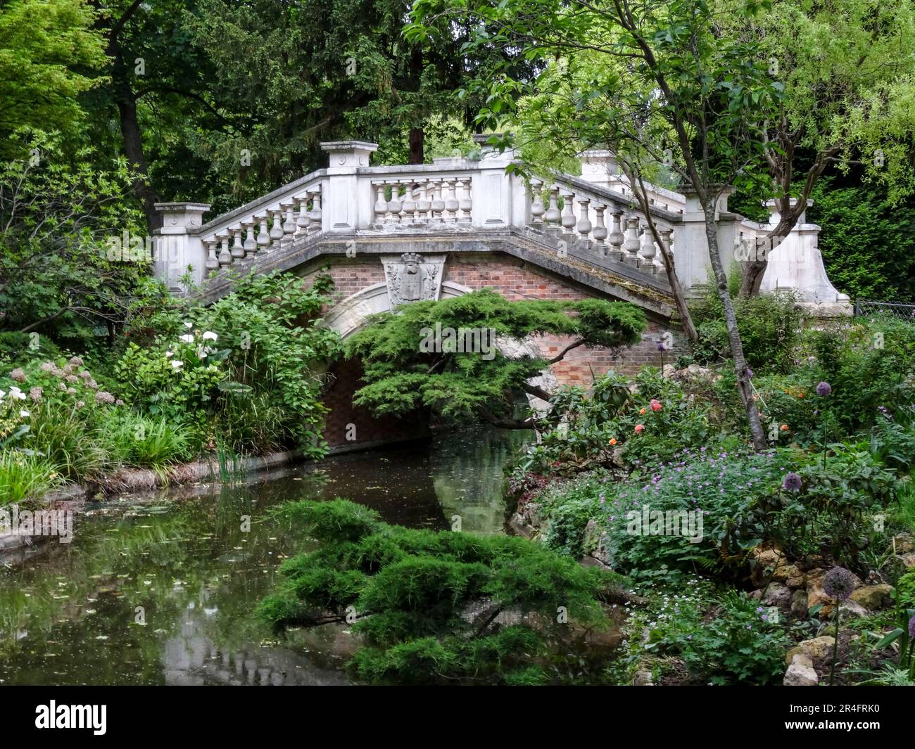 Intimate high resolution urban landscape portrait of romantic bridge ...