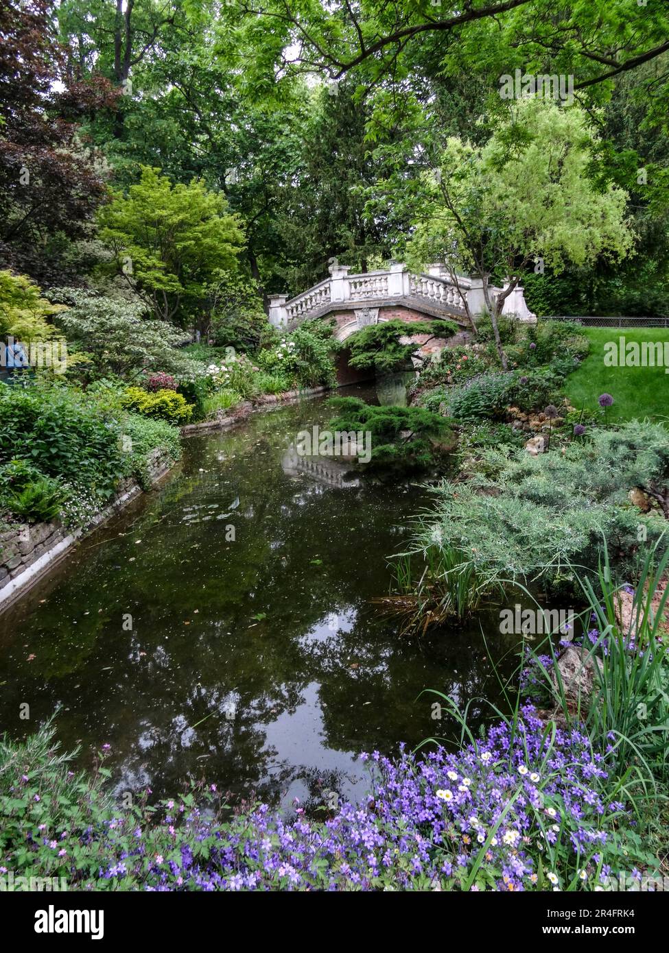 Intimate high resolution urban landscape portrait of romantic bridge ...