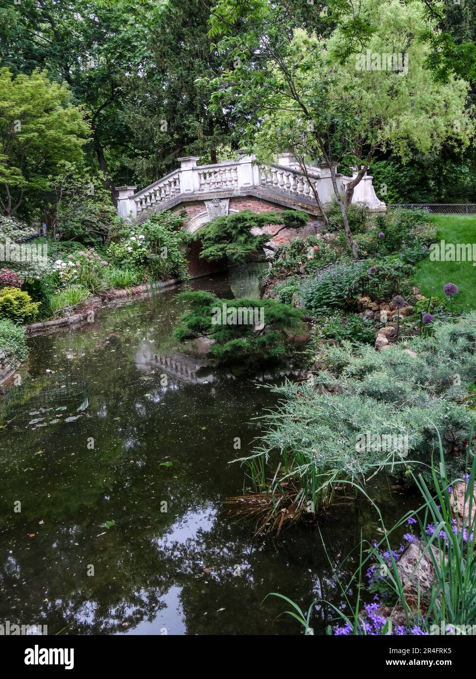 Intimate high resolution urban landscape portrait of romantic bridge ...